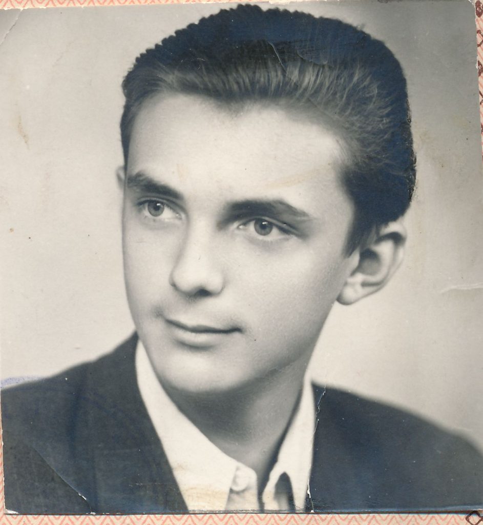 Premiul anual Romulus Rusan acordat celui mai bun absolvent al ...